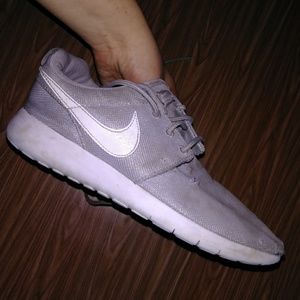 Nike - Gently used Nike shoes. from Sydney's closet on Poshmark